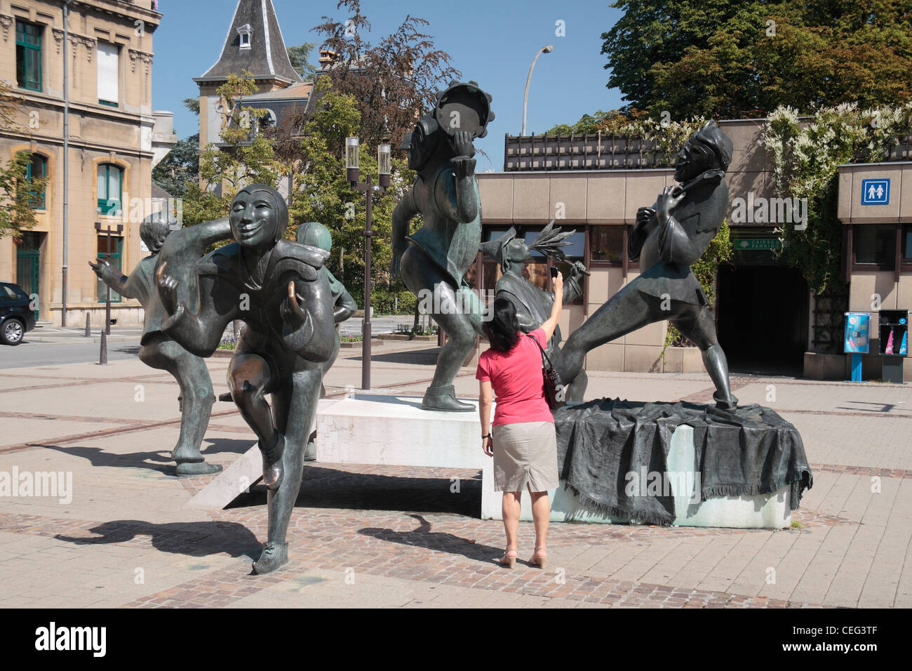 The "Saltimbanques" (Juggler) by Benedicte Weis in the Place du Théâtre ...