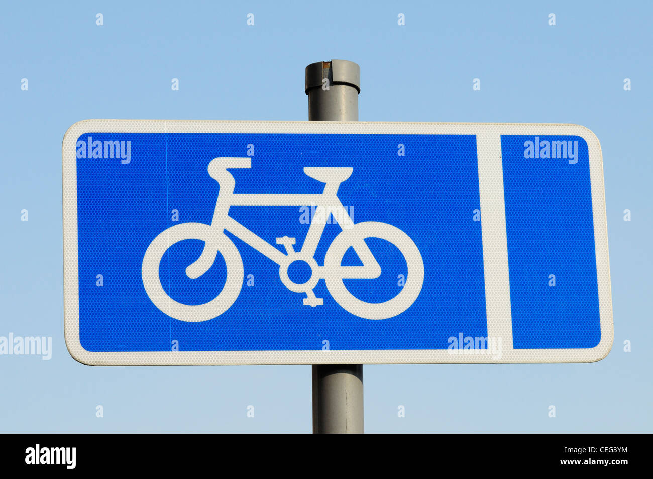 Cycle lane sign hi-res stock photography and images - Alamy