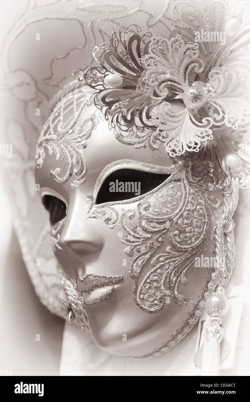 Venice carnival face mask red gold hi-res stock photography and images ...