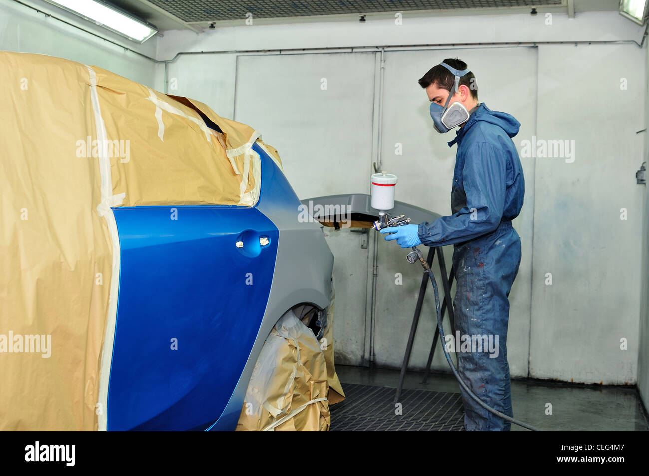 Worker painting a car Stock Photo - Alamy