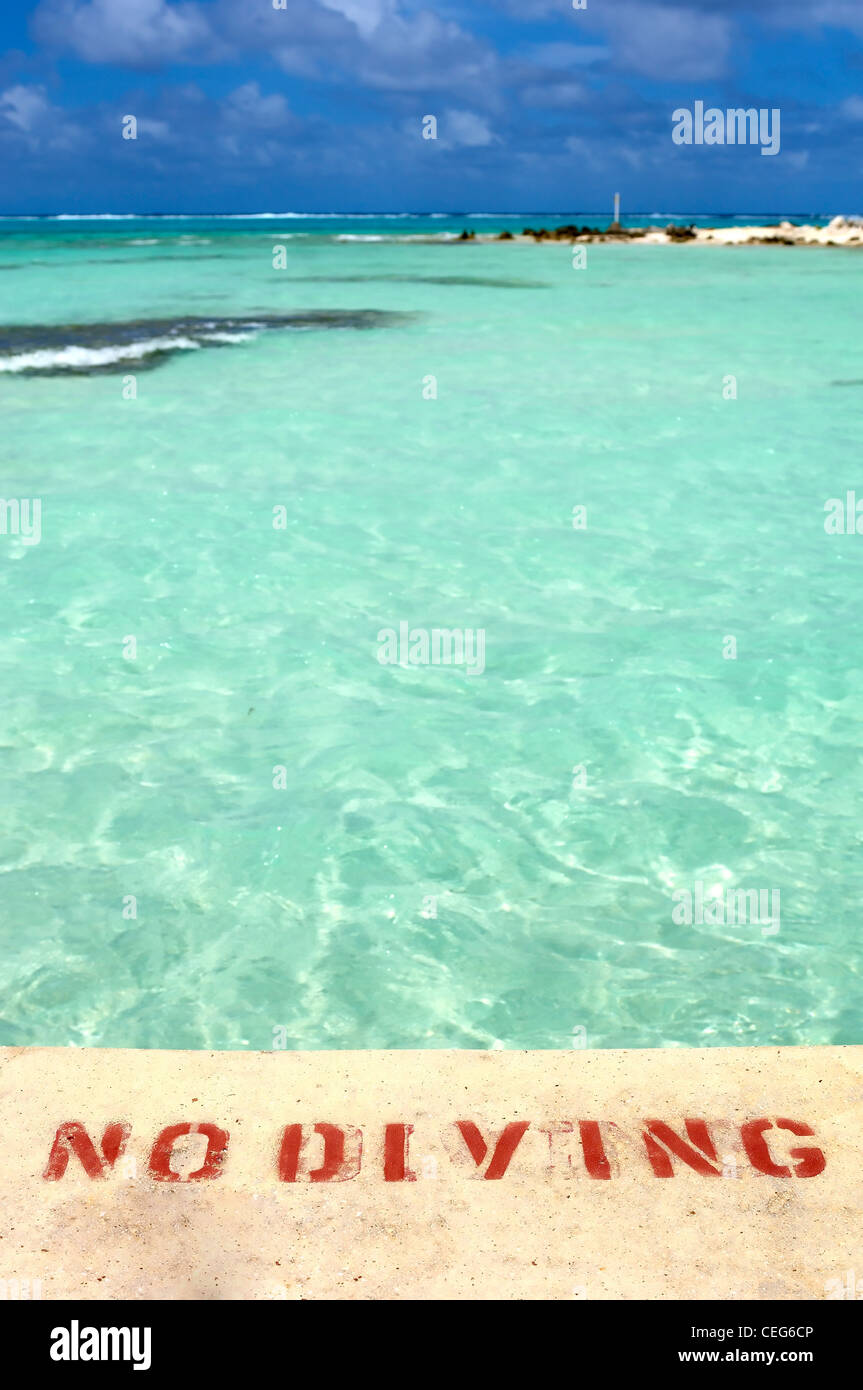 no diving sign at edge of ocean Stock Photo - Alamy