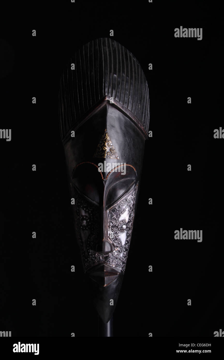 African mask hi-res stock photography and images - Alamy
