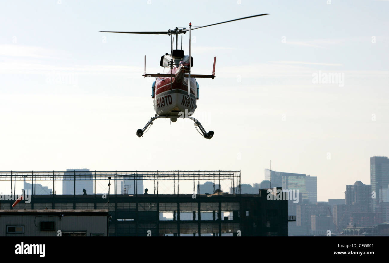 bell jet ranger helicopter flight tour of new york city usa Stock Photo ...
