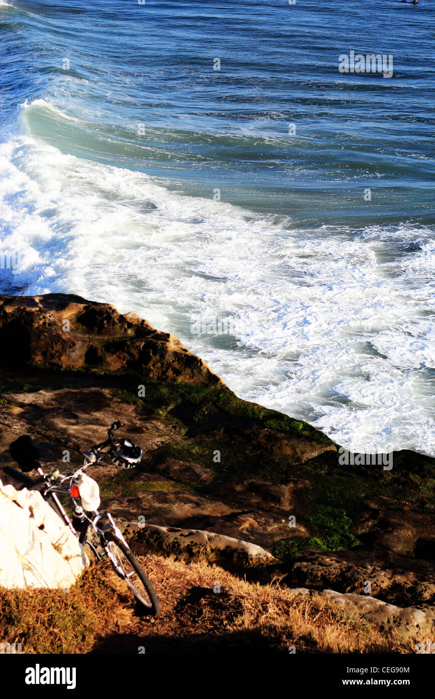 Cycle next to pacific ocean hi-res stock photography and images - Alamy