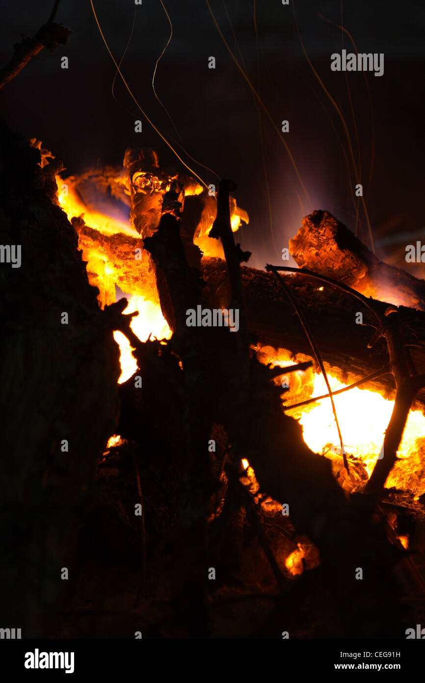 Embers burning hi-res stock photography and images - Alamy