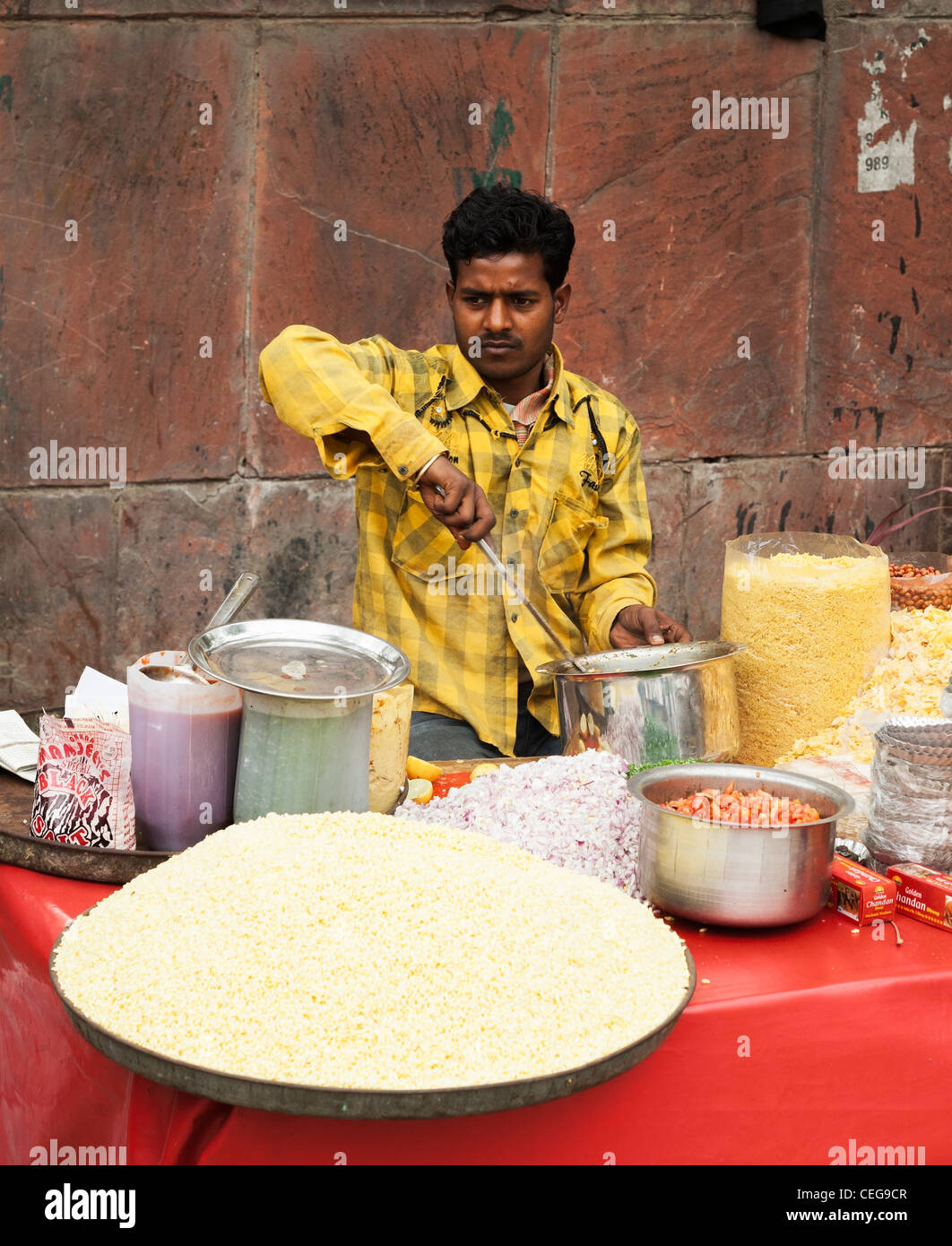 Street seller in New Delhi, India, selling rice, soup and other foods ...
