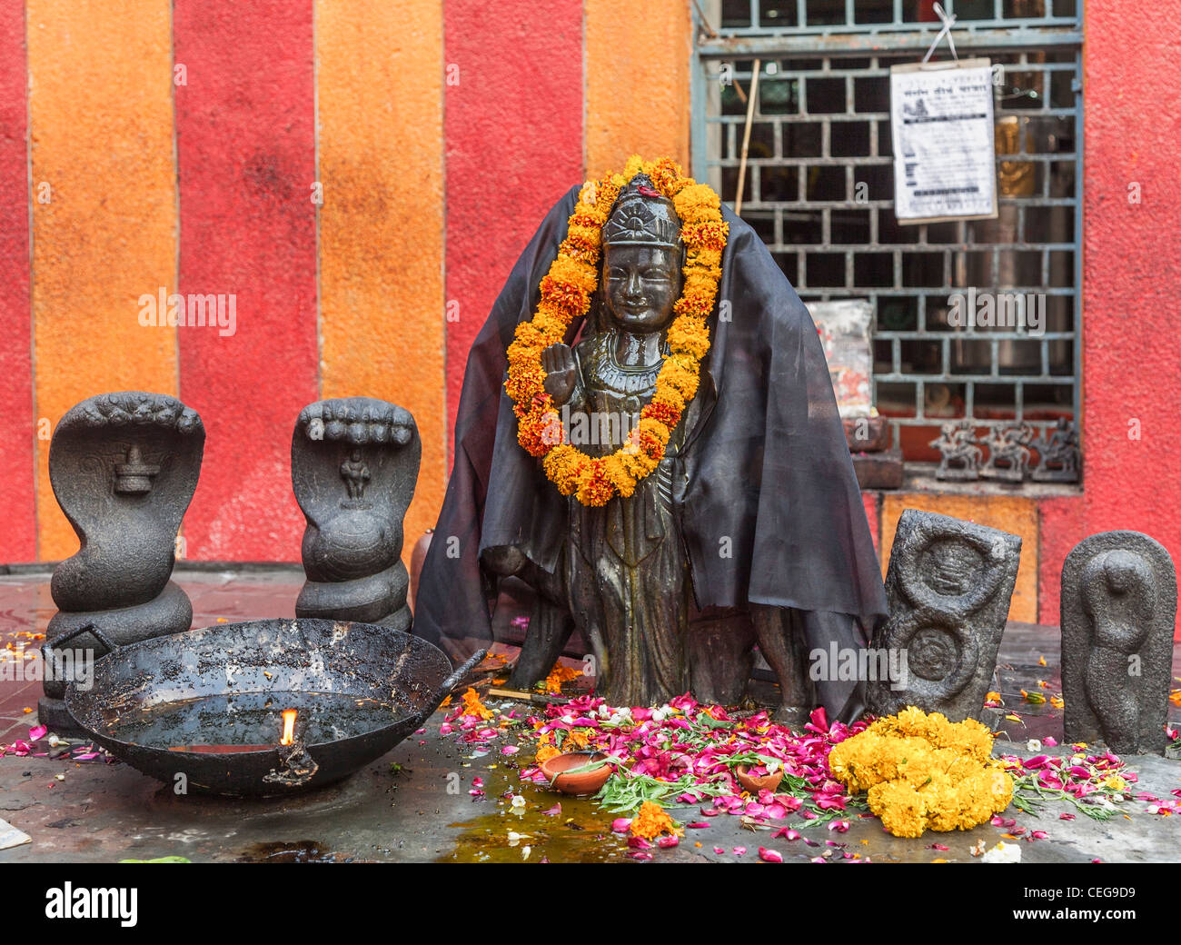 Statue god hindu temple rose hi-res stock photography and images - Alamy