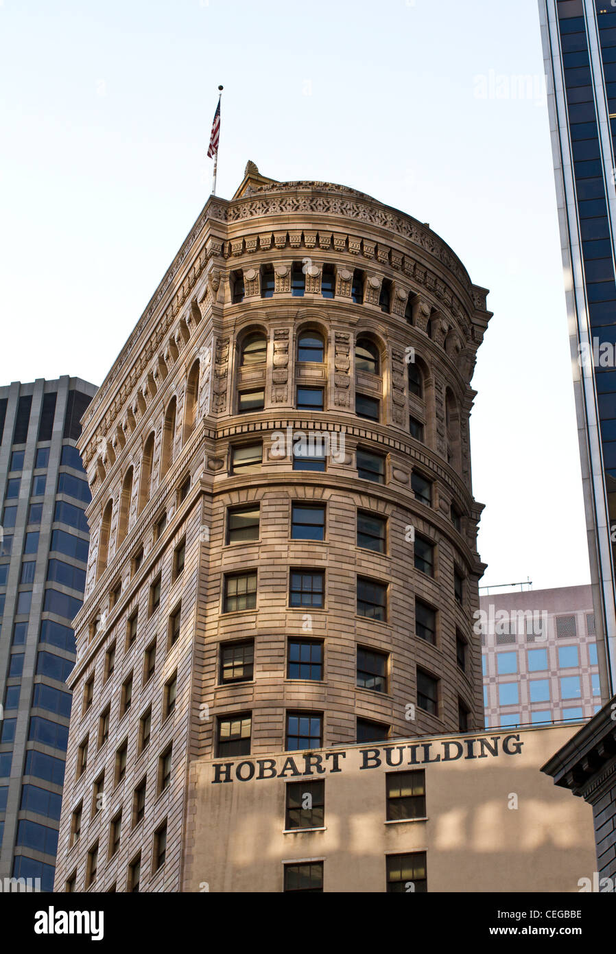 The 21 floor Hobart Building, architect Willis Polk, constructed in ...