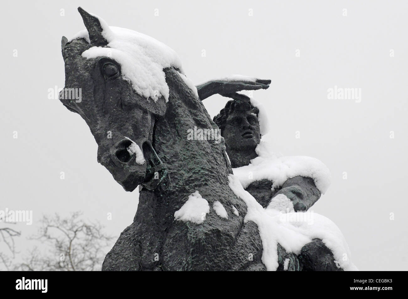 Physical energy statue hi-res stock photography and images - Alamy