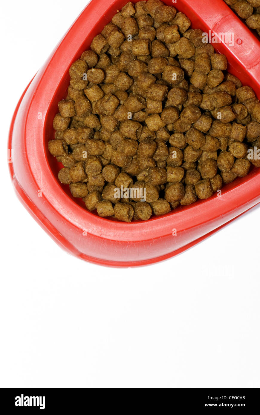 Dried cat food in a red bowl Stock Photo - Alamy