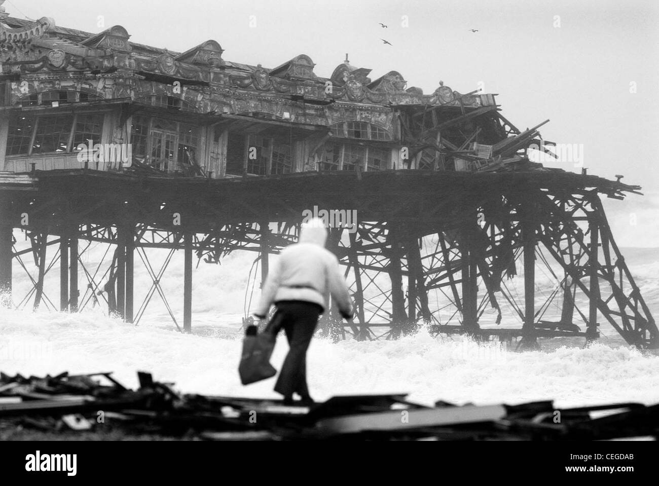 Brighton's Grade 1 listed West Pier Collapses into the sea during bad ...
