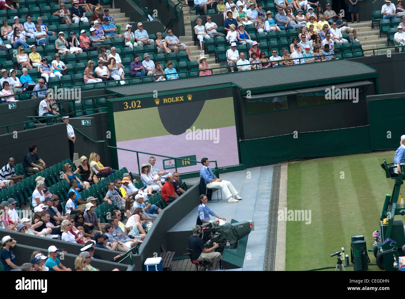 Wimbledon crowd hi-res stock photography and images - Alamy