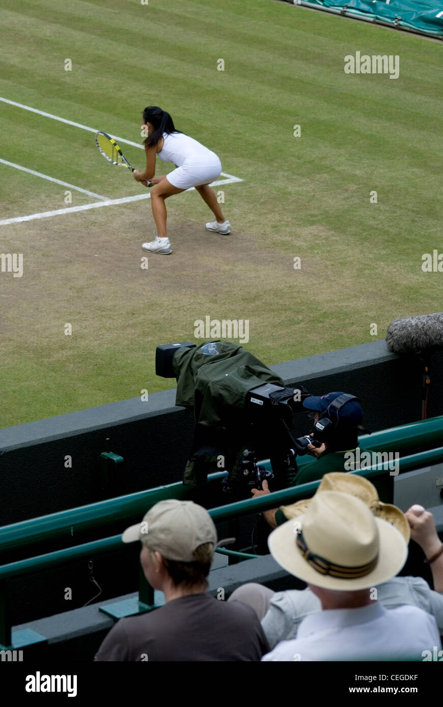 Wimbledon spectators hi-res stock photography and images - Alamy