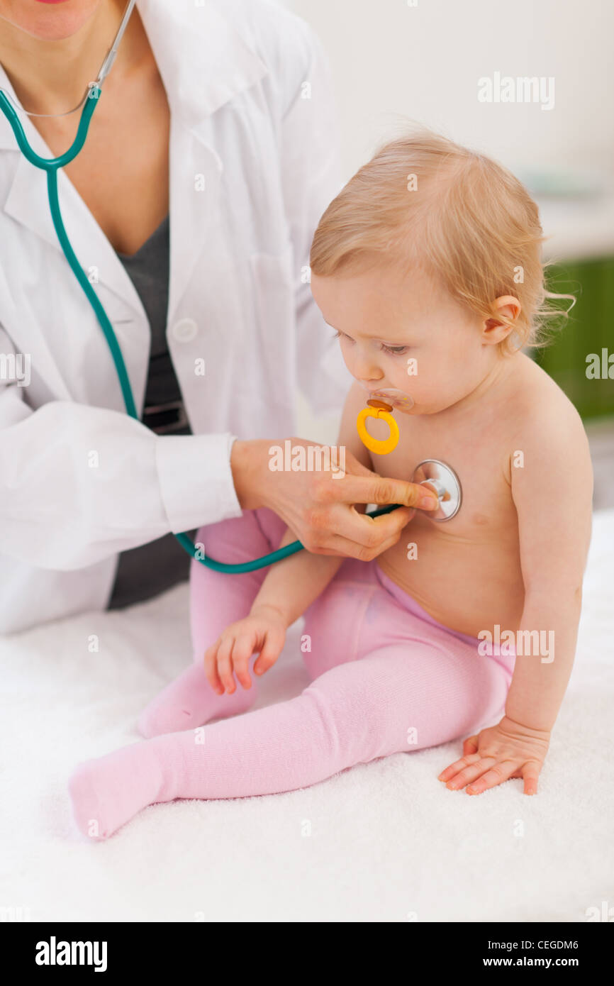 Pediatric doctor examine baby Stock Photo - Alamy
