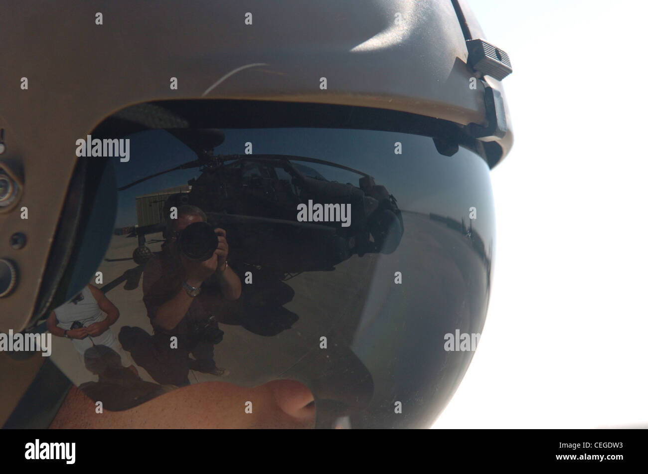 Apache helicopter pilot hi-res stock photography and images - Alamy
