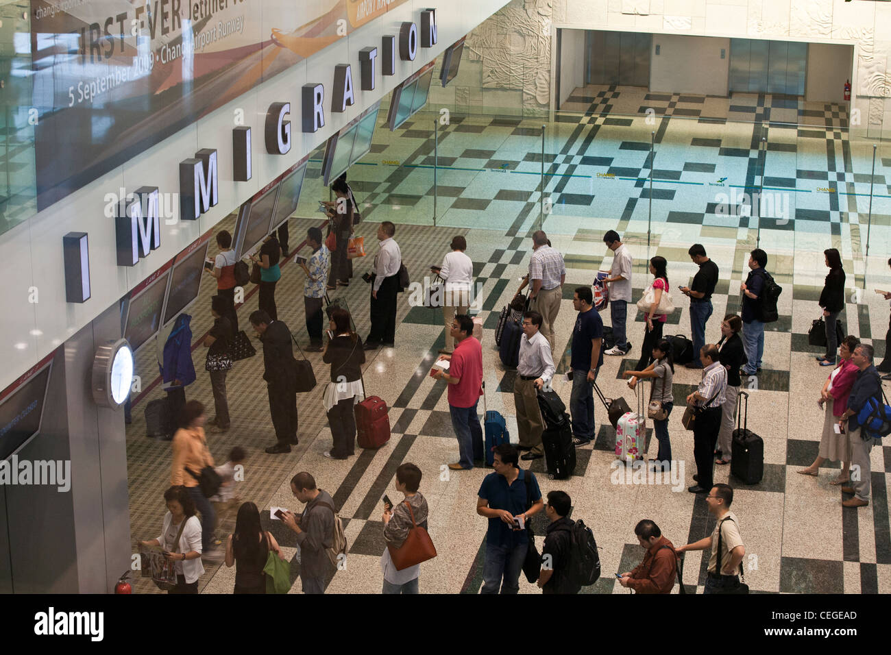 Singapore changi airport arrival immigration hi-res stock photography ...