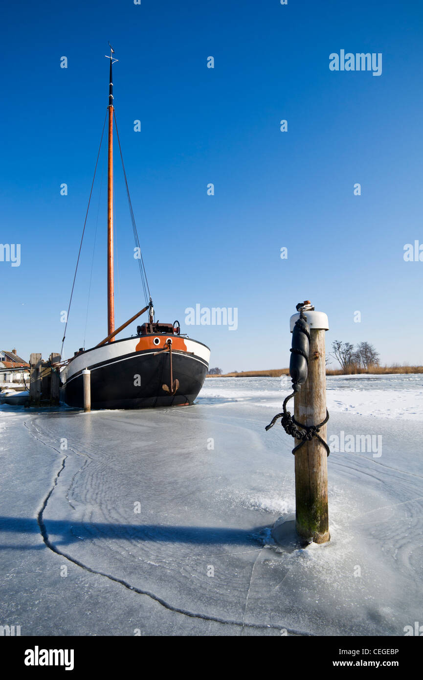 Ice barge hi-res stock photography and images - Alamy