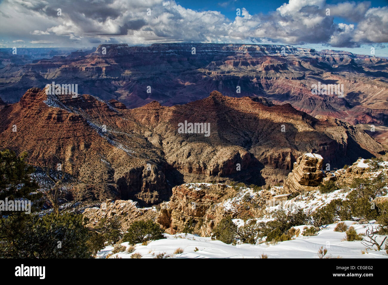The overlook from Desert View vista, Grand Canyon south rim, Arizona ...