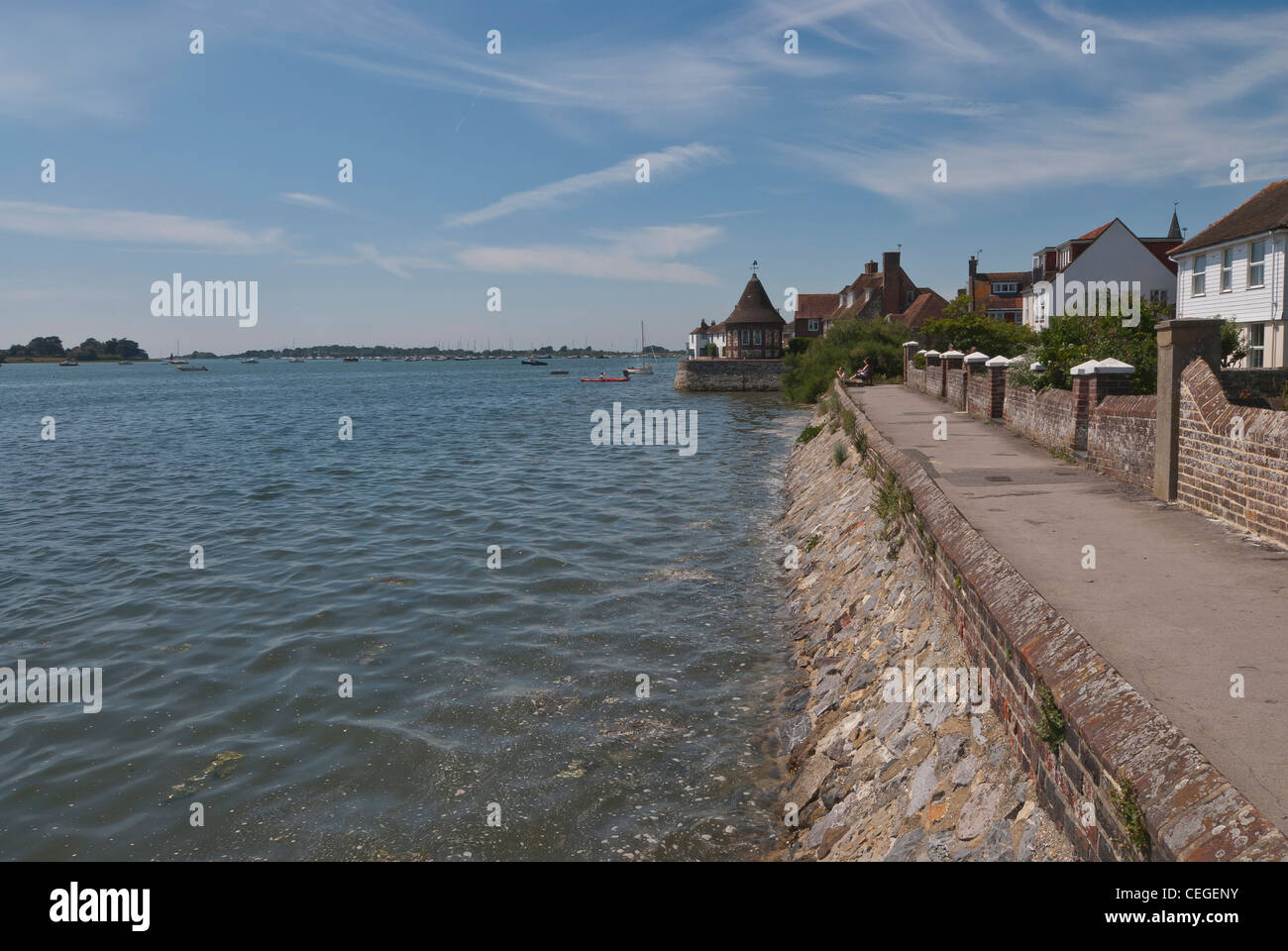 Pathway alongside the harbour leading to Bosham village Stock Photo - Alamy
