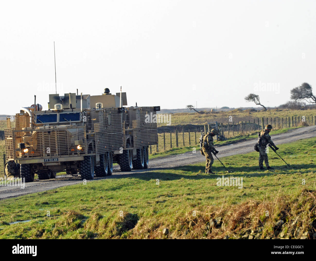 Mine detector british army hi-res stock photography and images - Alamy