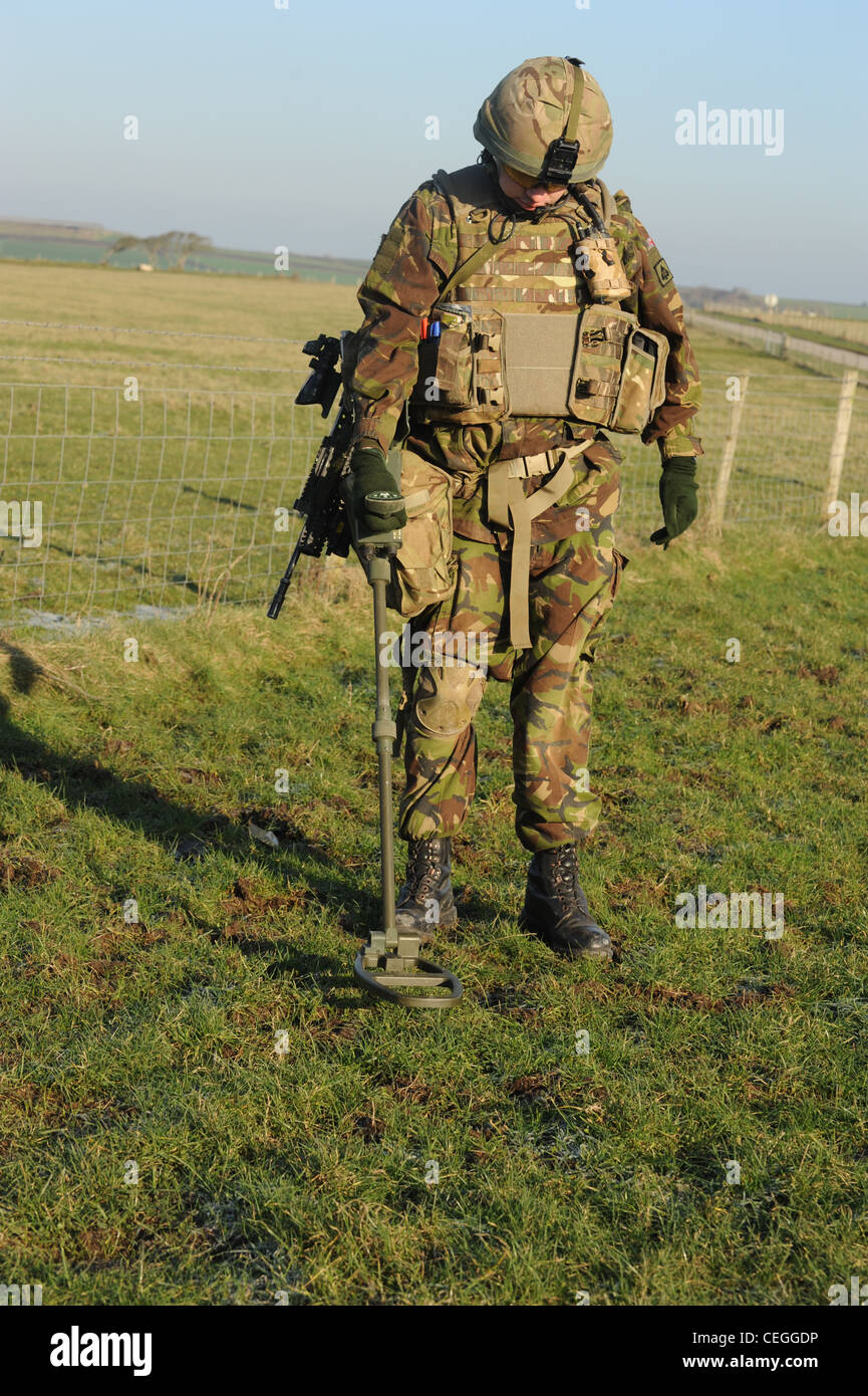 Mine detector british army hi-res stock photography and images - Alamy
