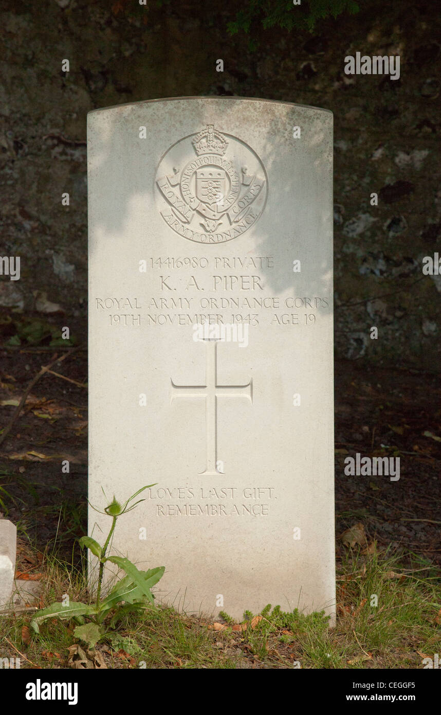 Close up of Second World War military gravestone Stock Photo - Alamy