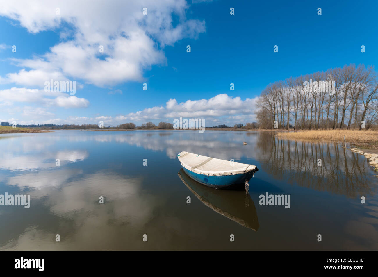 Boat floating in clear water hi-res stock photography and images - Alamy