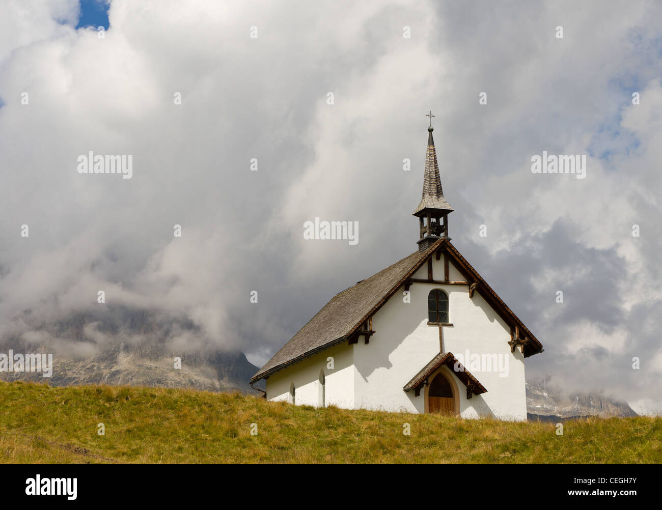 Chapel switzerland mountains alps chapel hi-res stock photography and ...