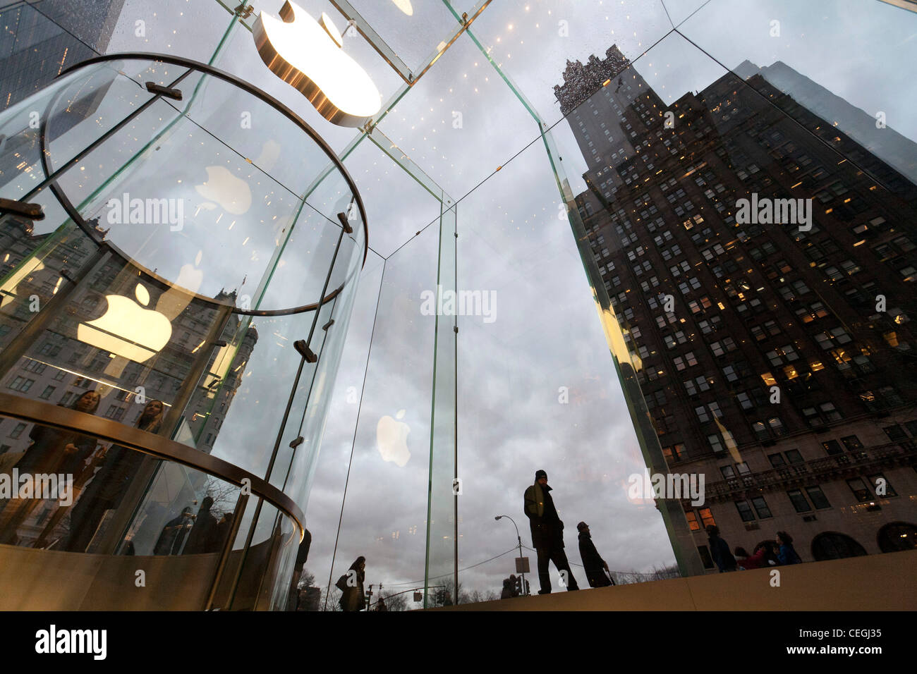 Apple store New York City USA Stock Photo - Alamy