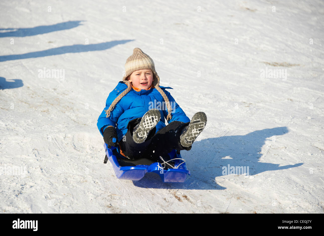 A child little boy sledding downhill winter Stock Photo - Alamy