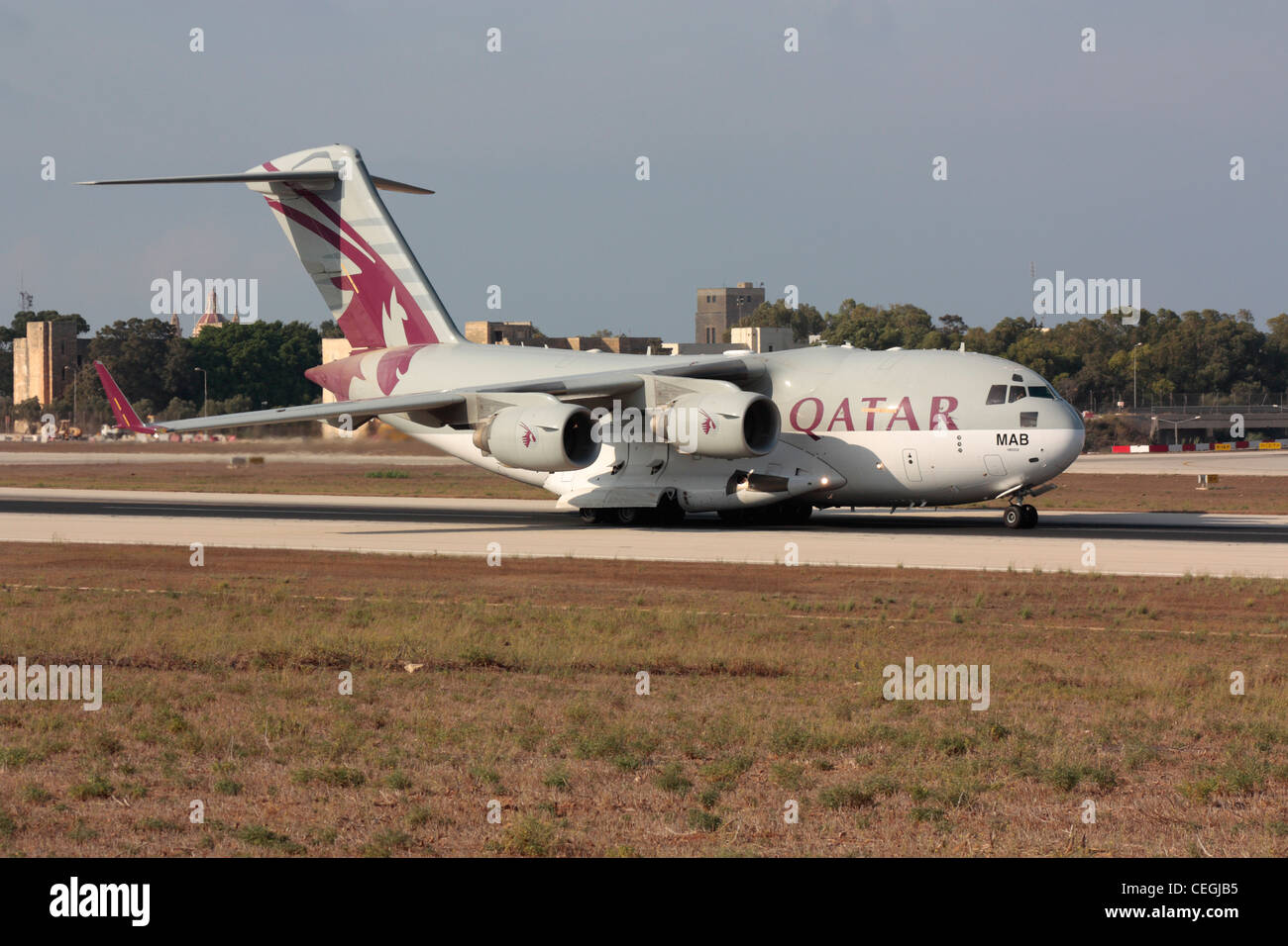 Qatar Emiri Air Force Boeing C-17 Globemaster III cargo transport ...
