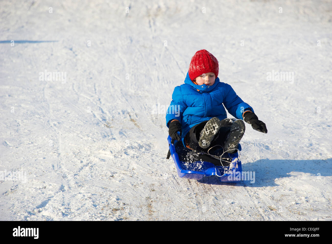 A child little boy sledding downhill winter Stock Photo - Alamy