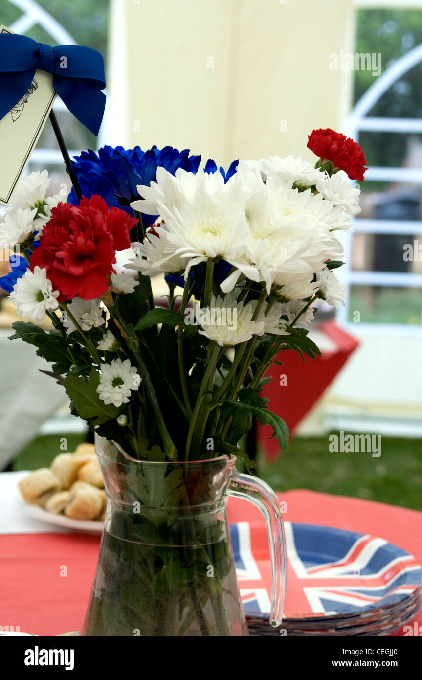 Jubilee street party england table hi-res stock photography and images ...
