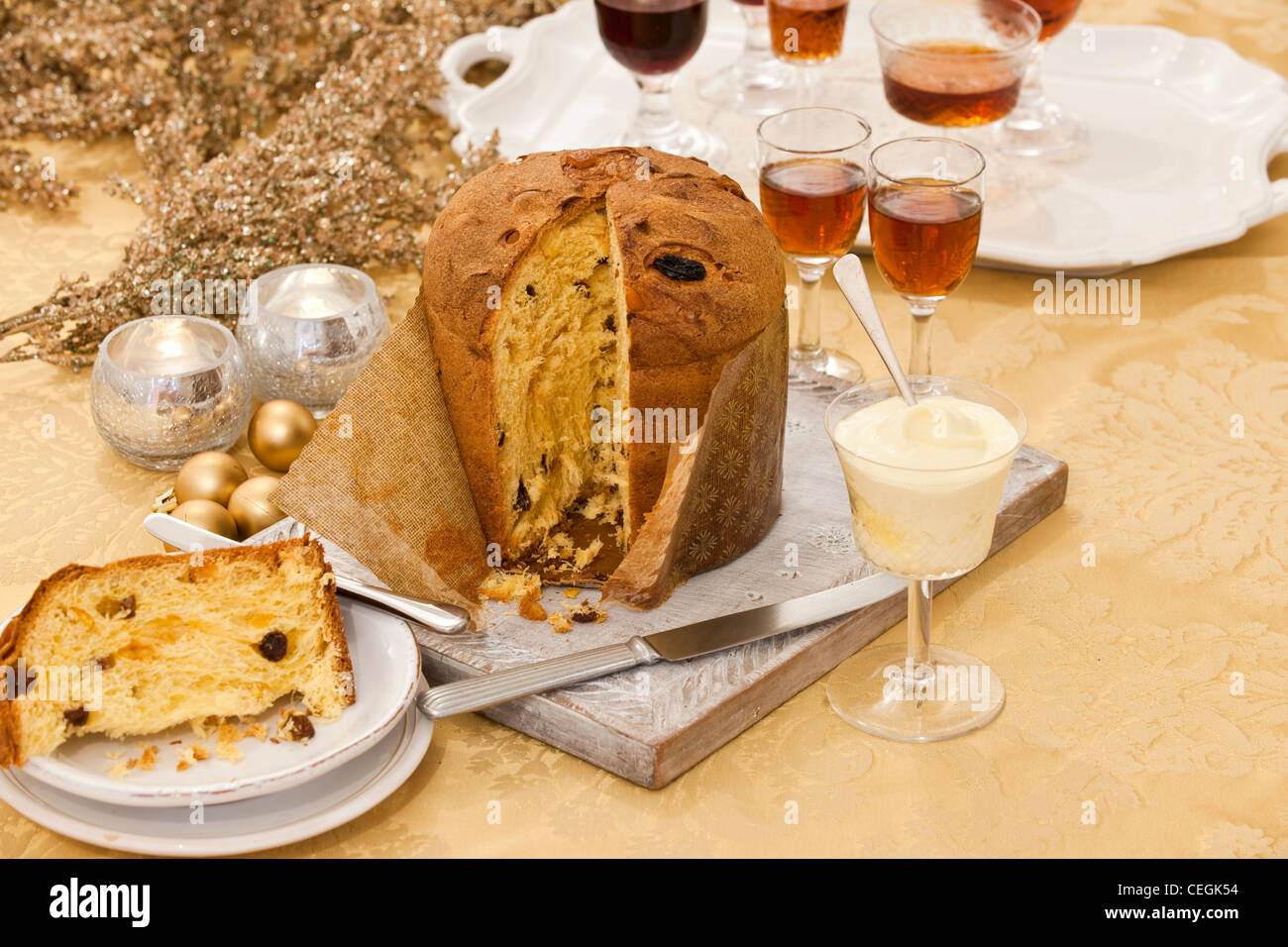 Panettone cake hi-res stock photography and images - Alamy