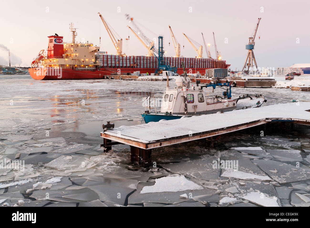 Harbor craft hi-res stock photography and images - Alamy