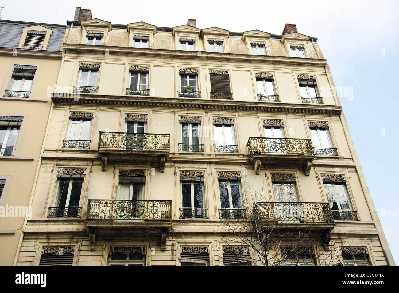 Architecture detail old apartment building hi-res stock photography and ...