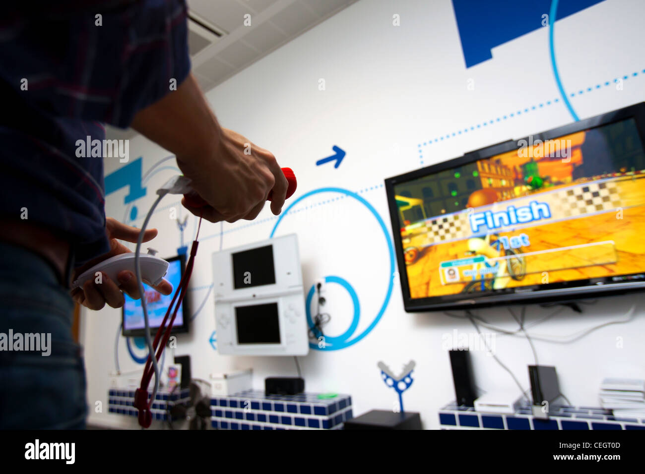 Nintendo wii man hi-res stock photography and images - Alamy