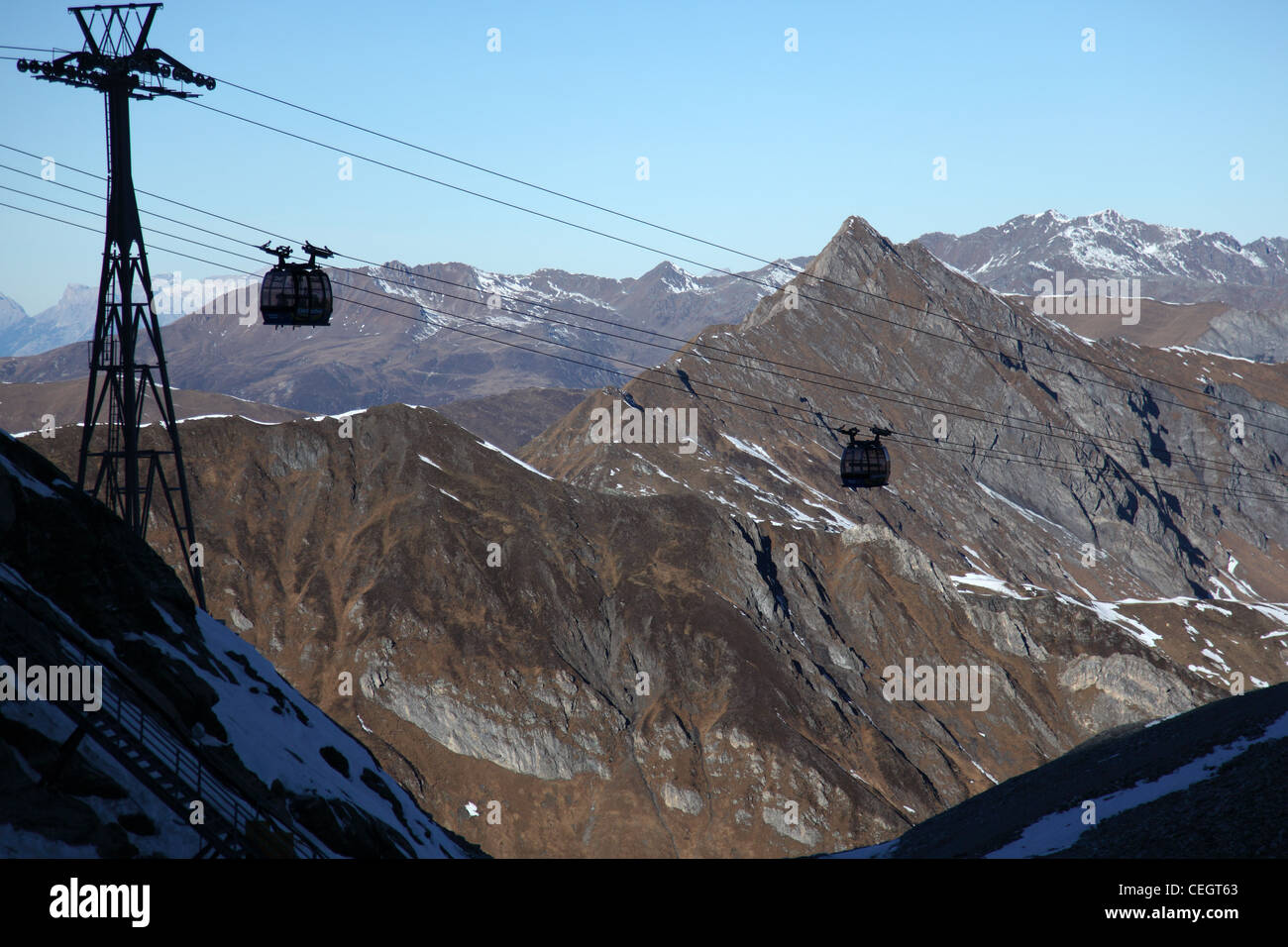 Cable cars over mountains Stock Photo - Alamy