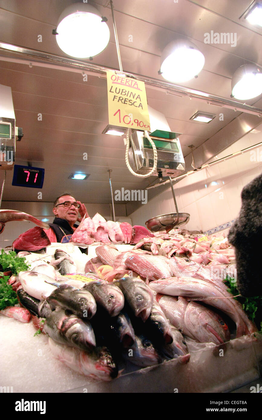 Fishmonger store hi-res stock photography and images - Alamy