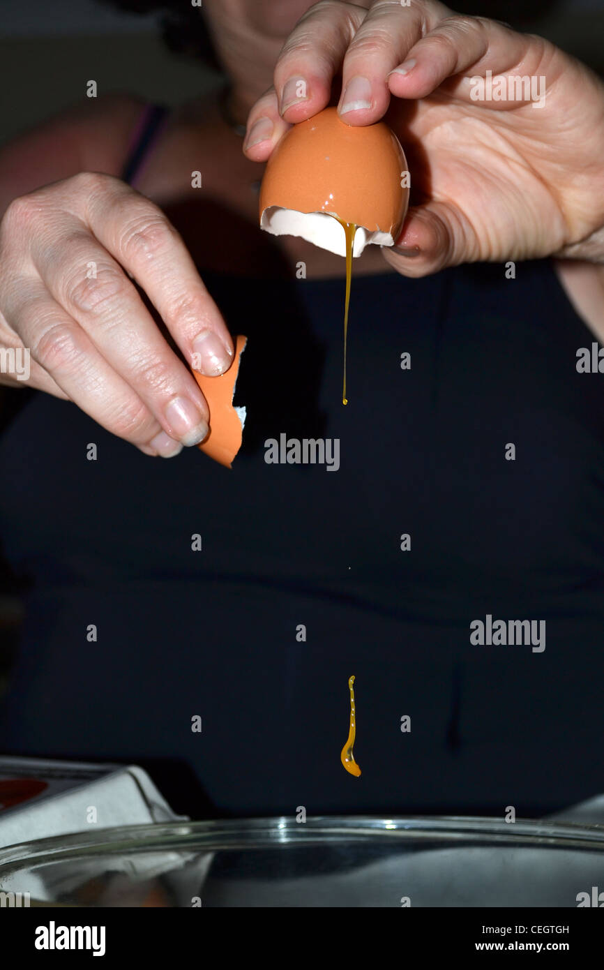 White egg cracking open hi-res stock photography and images - Alamy