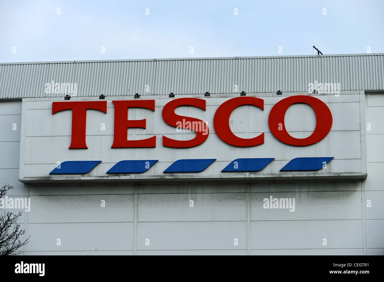 Tesco sign uk hi-res stock photography and images - Alamy