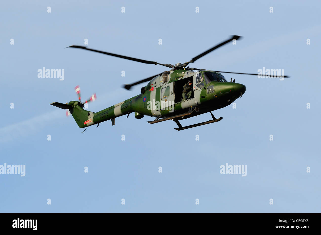 army lynx helicopter coming in to land Stock Photo - Alamy
