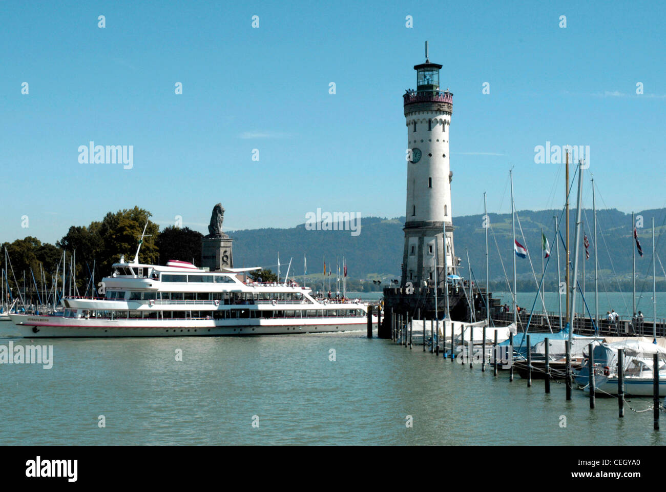 Harbour entrance of Lindau in Lake Constance with the New lighthouse ...