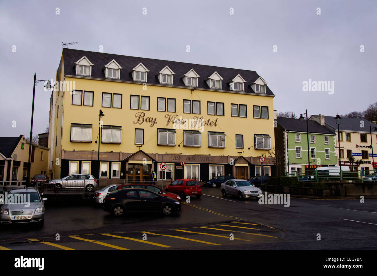 The closed down shut Bay View Hotel a victim of Irish recession Stock ...
