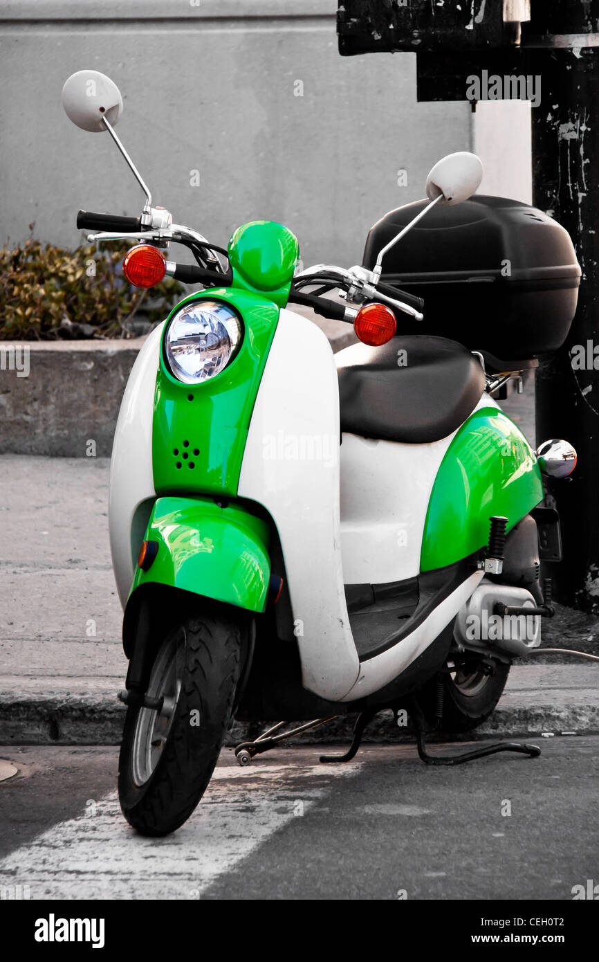 Retro scooter hi-res stock photography and images - Alamy