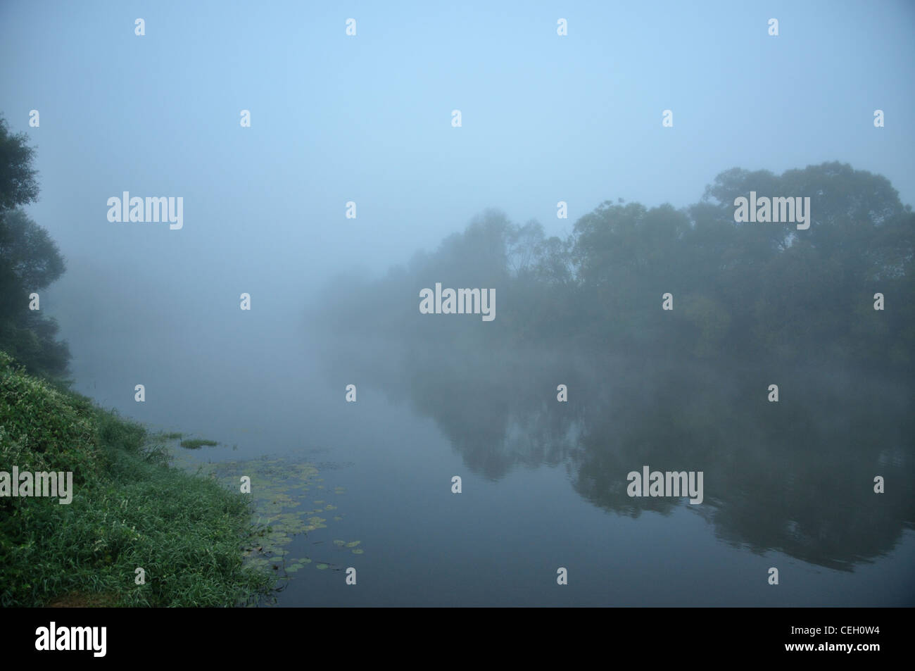 Mist over river hi-res stock photography and images - Alamy