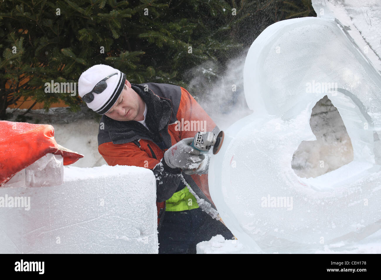 Ice sculpture using power hand hi-res stock photography and images - Alamy