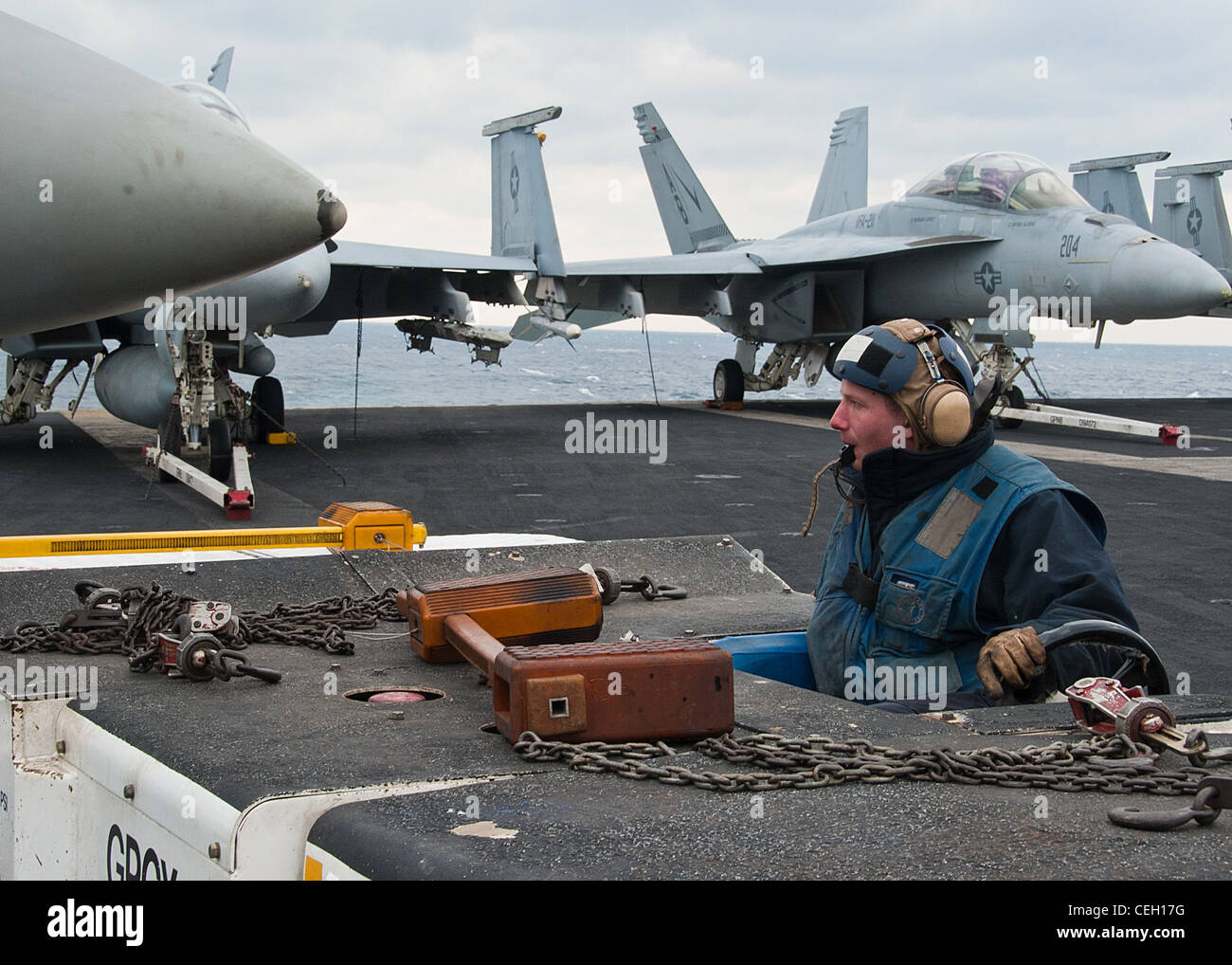 Alligator handling hi-res stock photography and images - Alamy