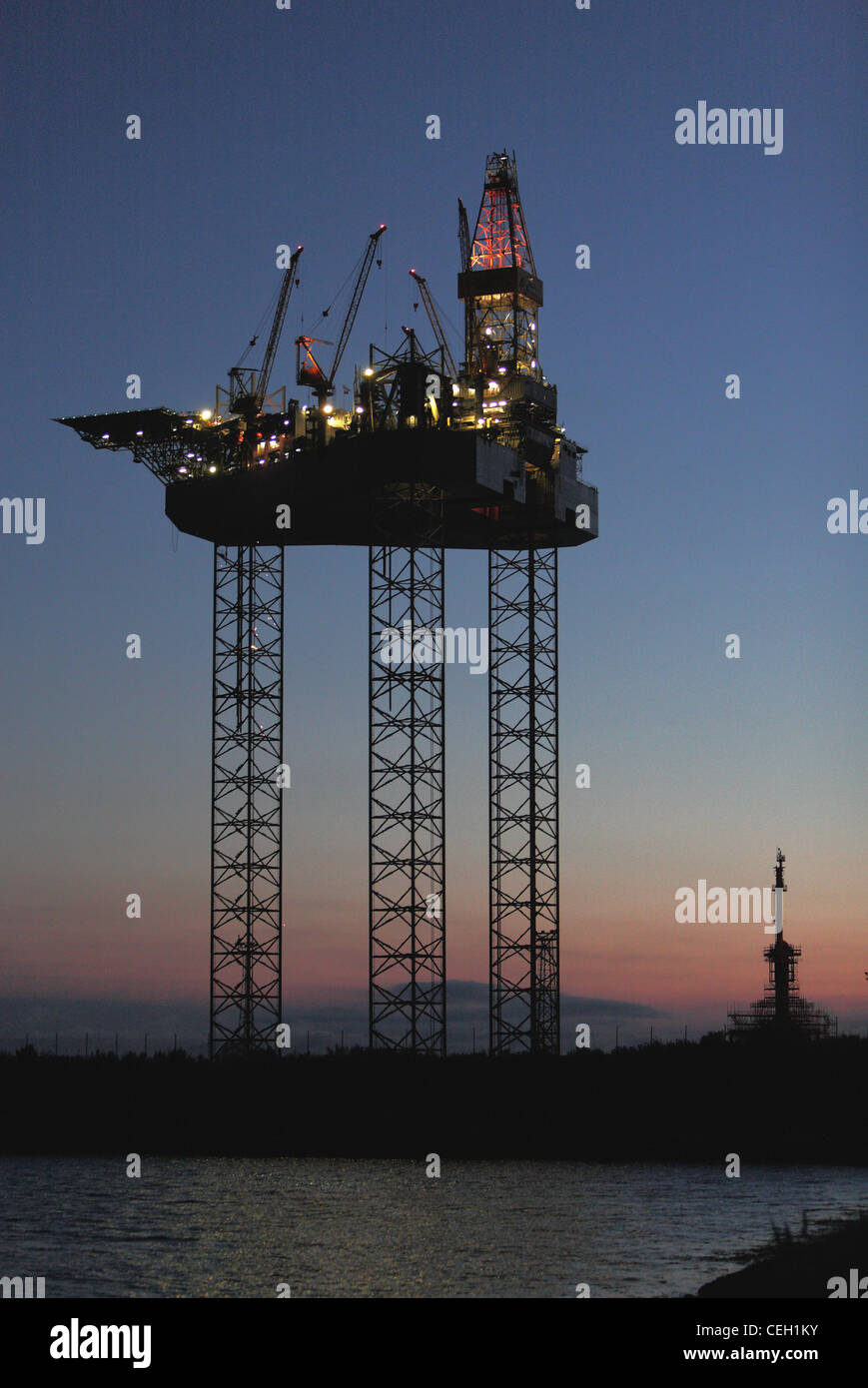 rowan gorilla platform in dundee docks Stock Photo - Alamy