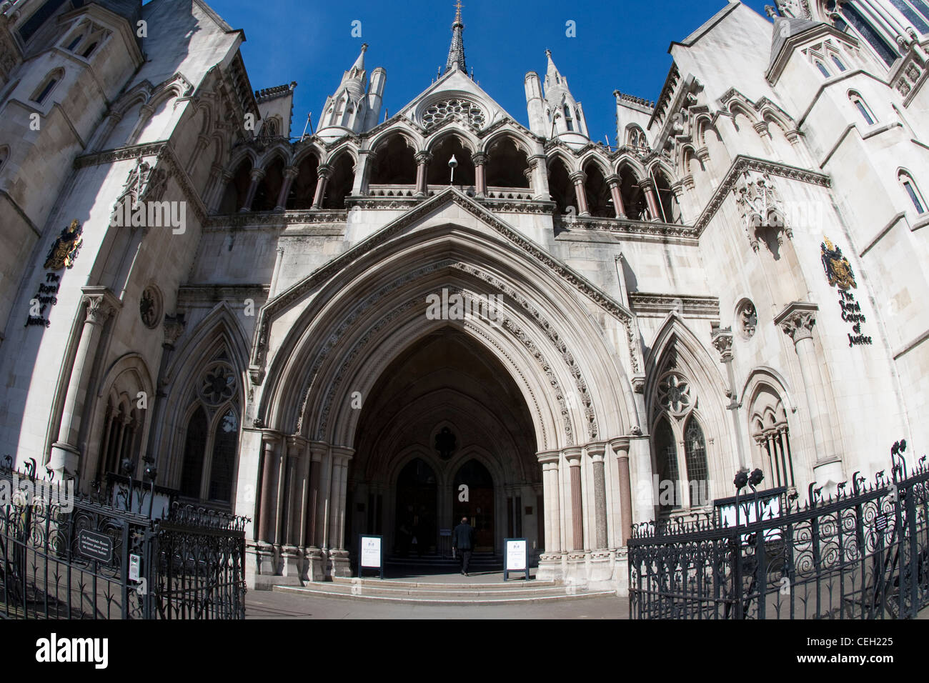High court of justice london hi-res stock photography and images - Alamy